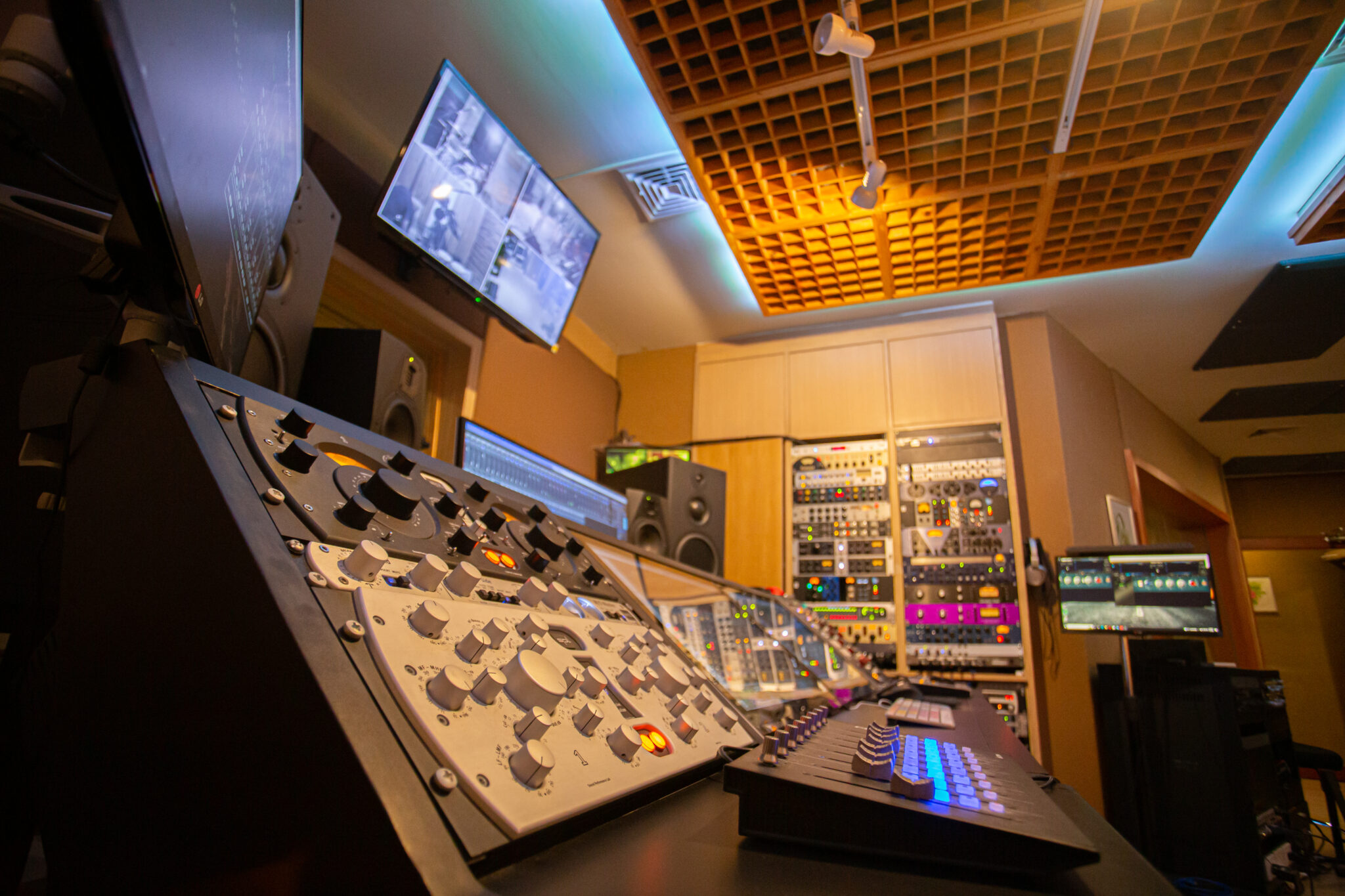 DBS Studios – DBS studios is a soup of nuts for full-service music and sound production whether ...